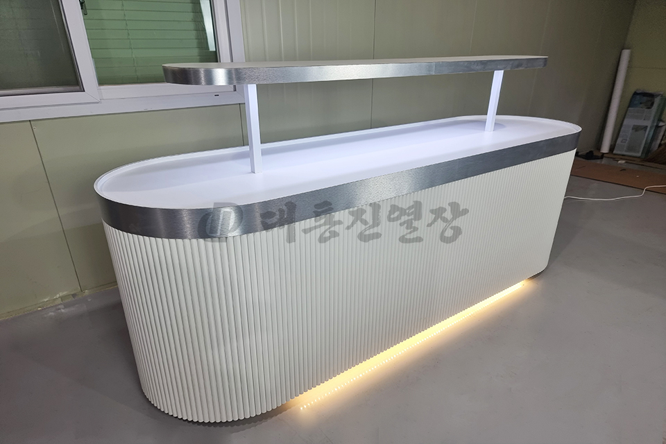 T43 2단 중앙 매대 > 매대&테이블 | 대통진열장 - 안내데스크, 진열장,진열대,장식장, 맞춤 제작 전문 업체