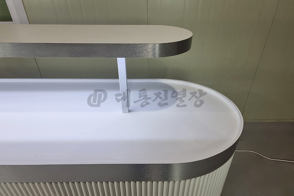 T43 2단 중앙 매대 > 매대&테이블 | 대통진열장 - 안내데스크, 진열장,진열대,장식장, 맞춤 제작 전문 업체