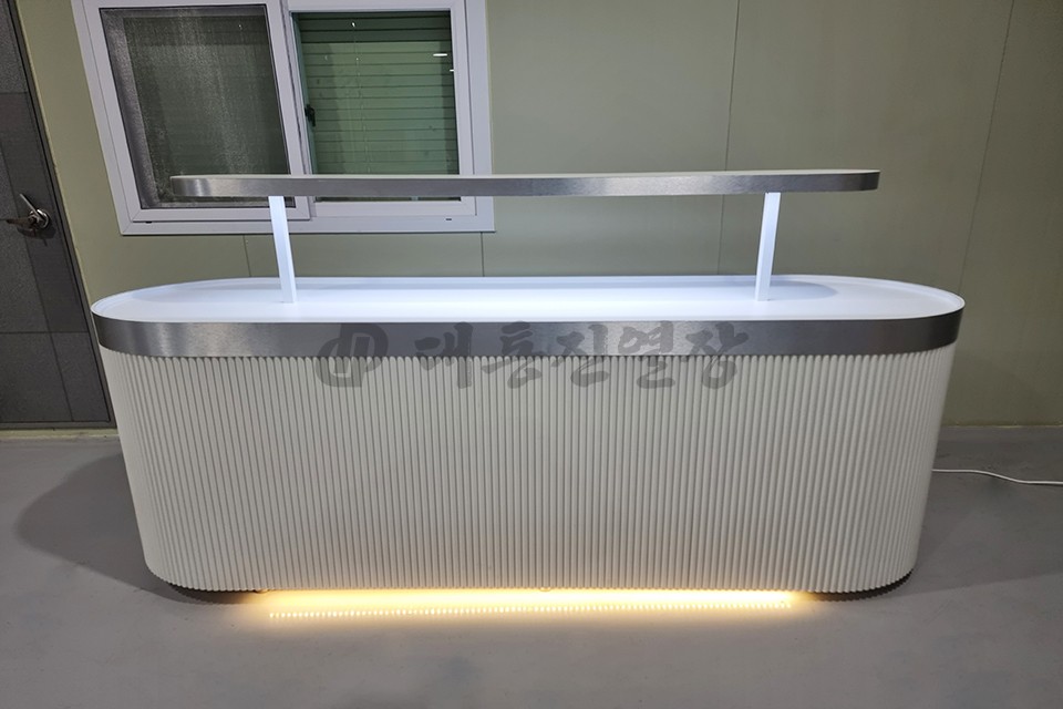 T43 2단 중앙 매대 > 매대&테이블 | 대통진열장 - 안내데스크, 진열장,진열대,장식장, 맞춤 제작 전문 업체