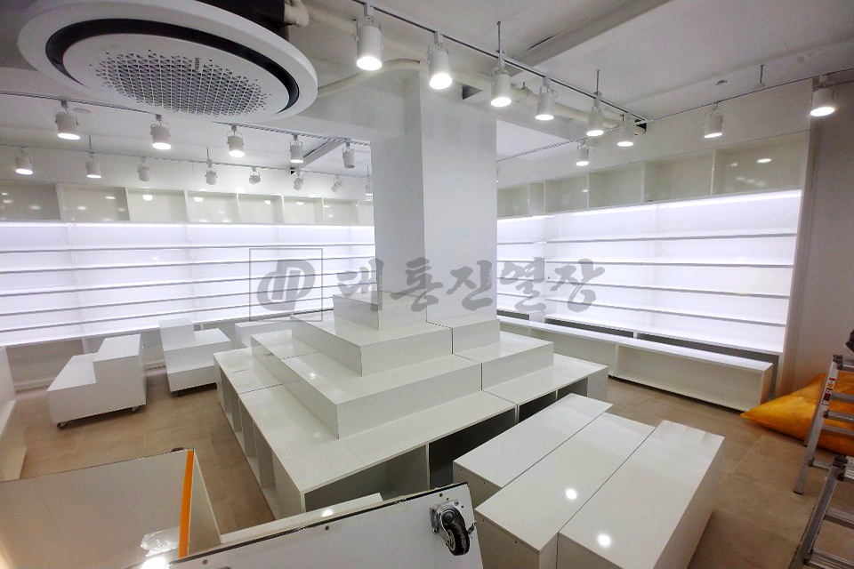 DP96 신발 매장 전체시공 (1541989348) | 대통진열장 - 안내데스크, 진열장,진열대,장식장, 맞춤 제작 전문 업체