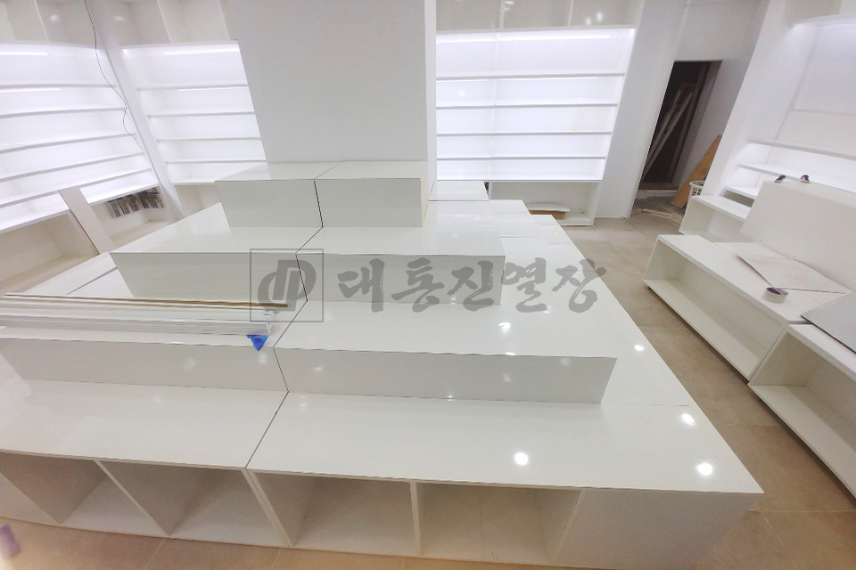 DP96 신발 매장 전체시공 (1541989348) | 대통진열장 - 안내데스크, 진열장,진열대,장식장, 맞춤 제작 전문 업체